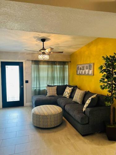 6 Bedrooms Cluethemed Home Near Parks - Orlando