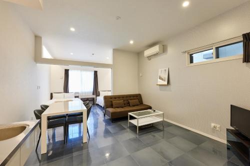 UCHI CHITOSE AJiTO - Tiết Kiệm Đến 30%