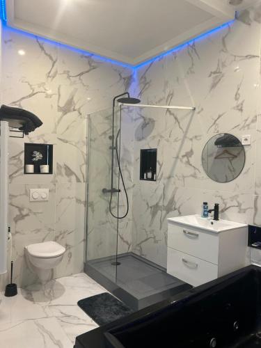 Suite Zen Jacuzzi Tv Integree Clim Wifi Beziers Centre Arrivee Autonome 24h24 - Béziers
