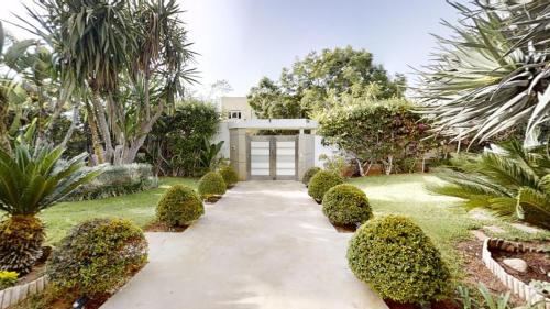 Villa 44- Superbe Villa Moderne 7 Chambres, 2500m2, Piscine, Cinema, Clim , Meublee - Rabat