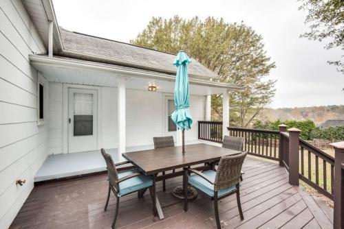 Southern Charm Cottage Flying Squirrel Cottages - Hickory, NC