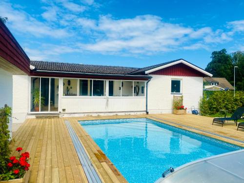 Hus med uppvärmd pool, Accommodation, Skanör, with Superb guest reviews ...