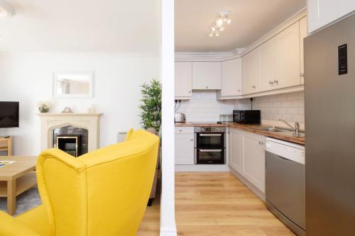 Stylish & Modern 6-bed City Townhouse W/parking - Galway