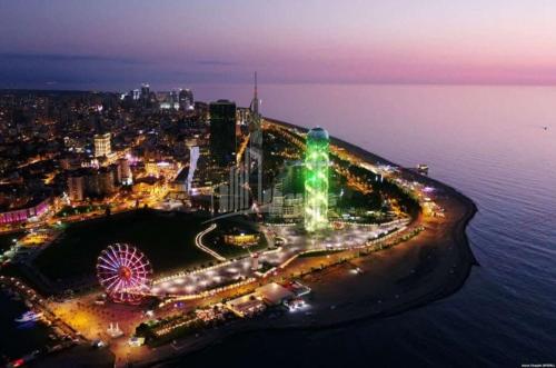 Stylish Apartment In Historic Building - Batumi