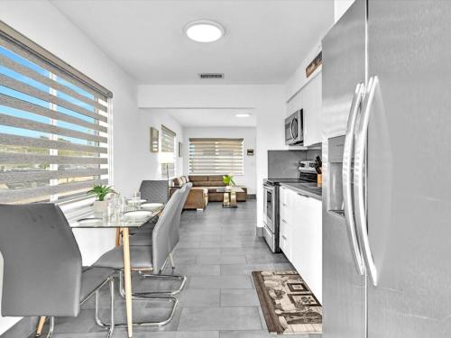 2br Lakeside Getaway - Peaceful Waterfront Stay - Davie, FL