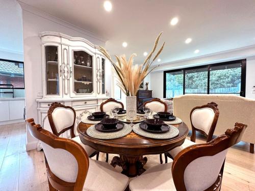 Luxury Glen Waverley Townhouse 4br3ba Backyard - Notting Hill