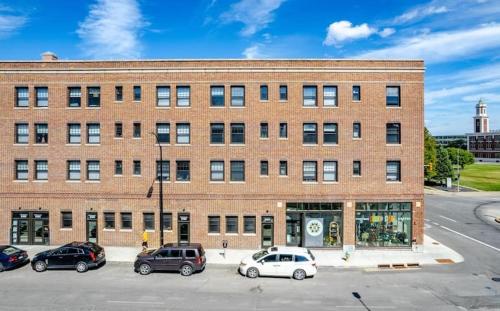 Studio Sleeps 4 - Next To 3 Breweries! - Des Moines, IA
