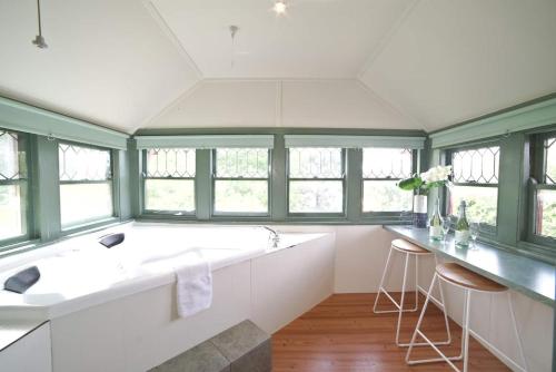 2 Bedroom Self Contained Apartment With Spa - Ballarat