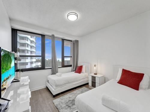 Ocean View Beach Retreat Beach Service 606 - Surfside, FL