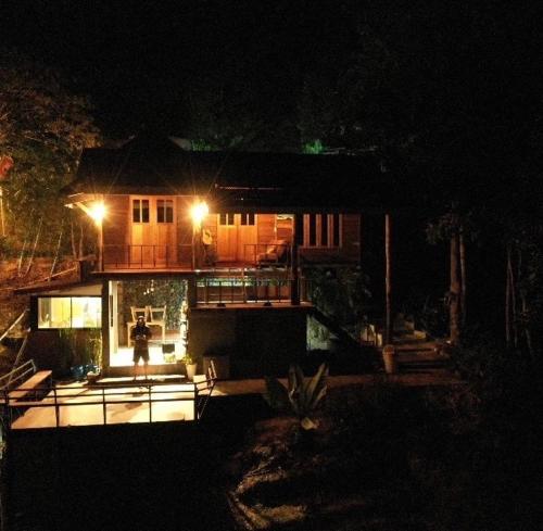 Chakerpor Wood House - Mae Hong Son