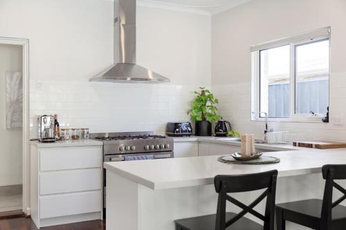 Guildford Cottage Swan Bnb Management - Perth