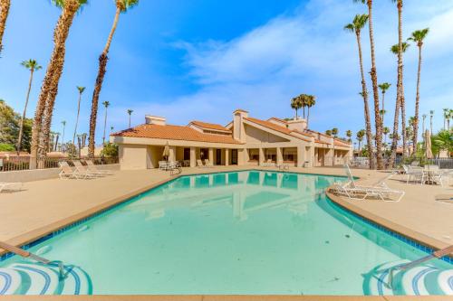 Golf, Hike & Relax: Cathedral City Condo - Cathedral City, CA