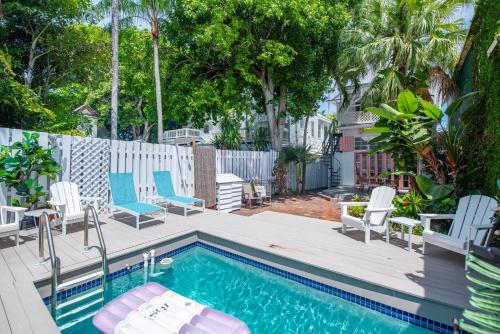 New Rose Retreat - Pool & Parking - Key West, FL