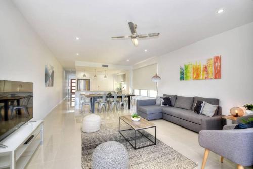 Bliss On Paradise Island - Surfers Paradise