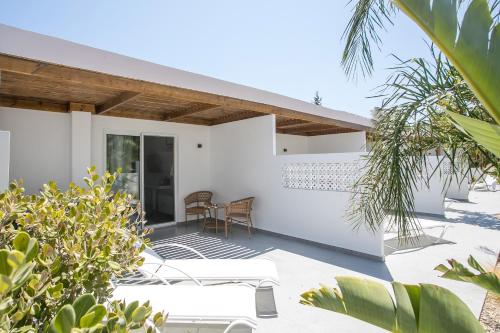 Calma Luxury Studios & Suites - Faliraki