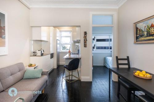 Top Floor 1 Bedroom Apt Sunroom Close To Cbd - Surry Hills