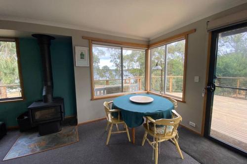 Fully Fenced, Wrap Around Decks, Water On 3 Sides - Tasmania