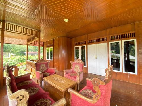 Super Wonderful 5 Bedrooms With Bathroom Villa Marion Tomohon - Tomohon