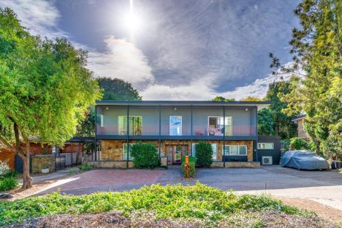 Modern 1br Home Conveniently Close To Hospitals - Canberra