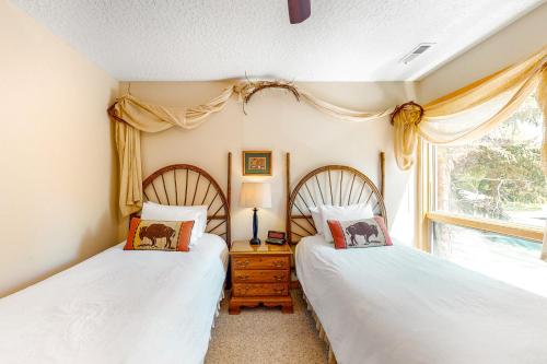 4412 Mackinaw - Taggart Lake, WY