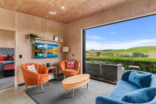 Hidden Treasure In Mangawhai Village - Mangawhai