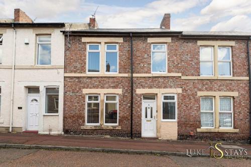 Luke Stays -Hillfield St Bensham - Newcastle upon Tyne