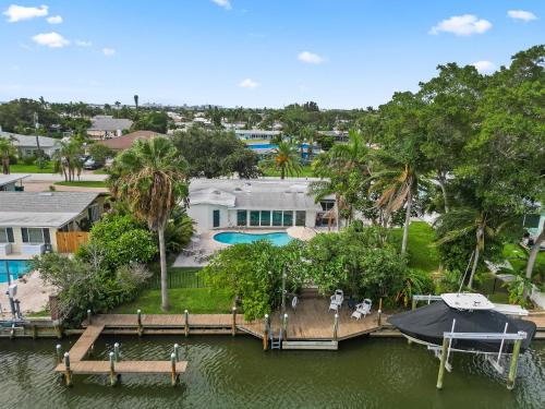 Cocoplum - A Quiet Riverfront Pool Home Near Beach - Cocoa Beach, FL