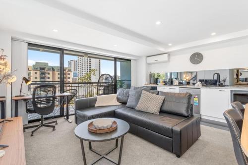 City Life 2br Apt With Pool,gym, Sauna, Carbay - Victoria Park