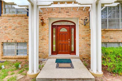 Walkable Mobile Apartment W/ Fenced-in Yard - Big Creek Lake, AL