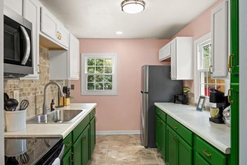 Art Deco Oasis A Stylish Retreat - Peoria, IL