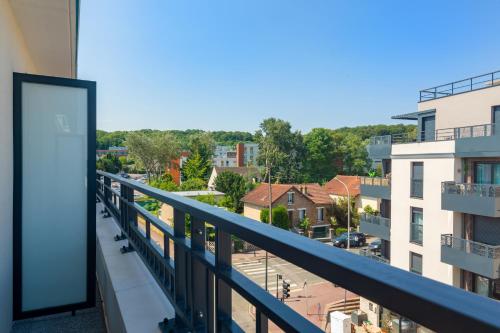 Le Peruvien - Saint-cyr-l'ecole - Free Parking - Montigny-le-Bretonneux