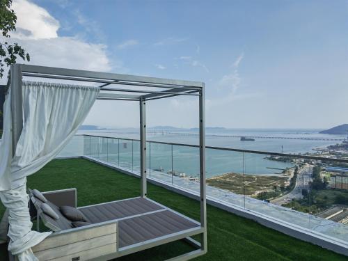 Seaview Infinity Pool / 9pax/ 3room 2carpark - George Town