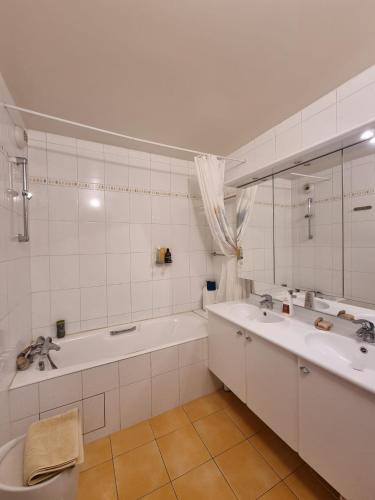 Chambre Privee - Courbevoie