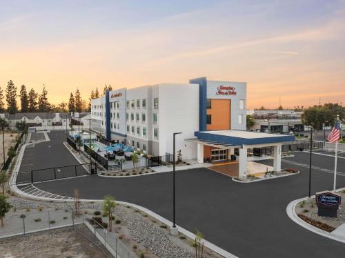 Hampton Inn & Suites By Hilton Bakersfield Central - Bakersfield, CA