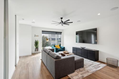 New Modern Townhome With Rooftop Patio Townhouse - Iowa City, IA
