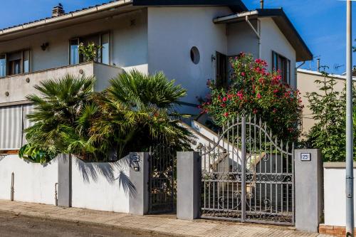 Grande Appartamento Uso Esclusivo, Giardino, Posto Auto, Barbecue, Aria Condizionata - Cecina