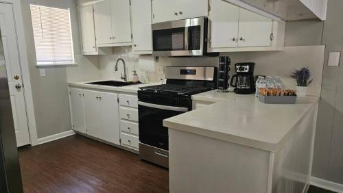 Homey 2br Home Near Downtown & Airport - Austin, TX