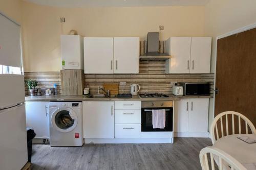 Entire 2 Bedroom Cosy Flat Near City Centre - Manchester