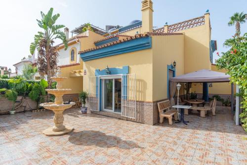 Villa Valentina - Renovated On Los Alamos Beach - Torremolinos