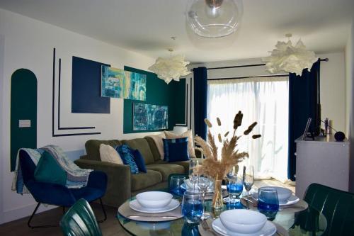 Hemel Apartments - Riverside Retreat - Hemel Hempstead