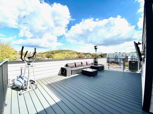 Upscale 3bdr Penthouse With Rooftop Tv And Stunning Capitol And Monument Views Near Popular H Street - Silver Spring, MD