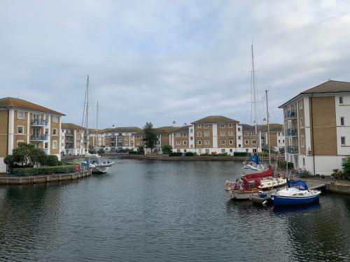 Sanctuary By The Sea Large Room Incl Bathroom, Direct Garden Access & Free Parking - Brighton and Hove