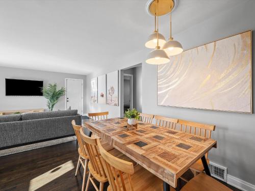 Stylish And Bright 3bd Home, Amazing Deck, Game Room, Free Parking - Homestead, PA