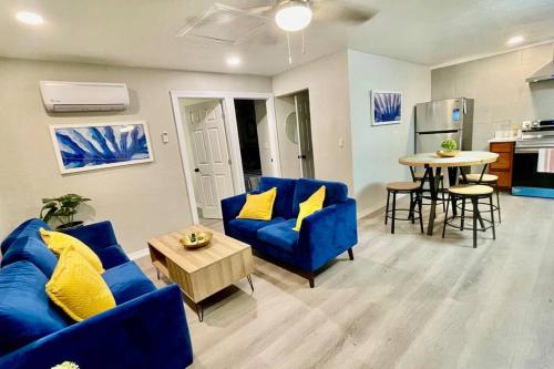 Apartment C, Restful,cozy, Close Sunland Park Mall - El Paso, TX