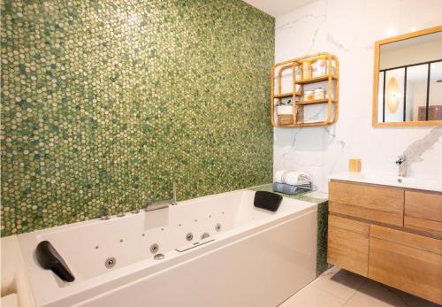 Lyon Premium - Luxezen Balneo & Garage - Villeurbanne