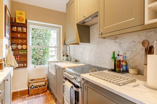 Spacious Country Cottage Sleeps 8, Air Con, Fire Pit & Dog Friendly Close To Bath - Bradford-on-Avon