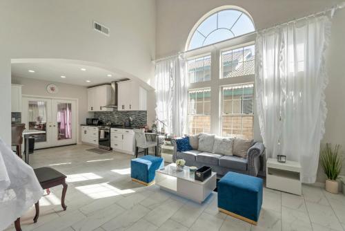 Near Airport & Outlet & Ont Field 6 Bedroom Large House - Ontario, CA