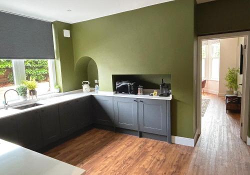 1 Bed & 1 Sofa Bed Alpine Style Ground Floor Apartment - Yeovil