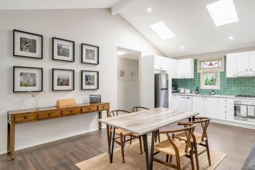 Cosy Modern Blue Mountains Cottage Katoomba - Katoomba