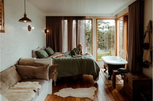 The Hide At Sheepwash Bay - Private Waterfront - Tasmania
